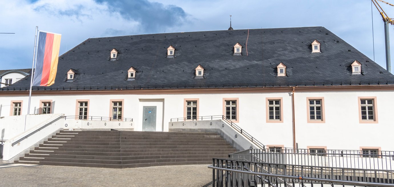 Sanierung des Karmelitergebäudes: Neues Erscheinungsbild jetzt sichtbar | Stadtverwaltung Boppard