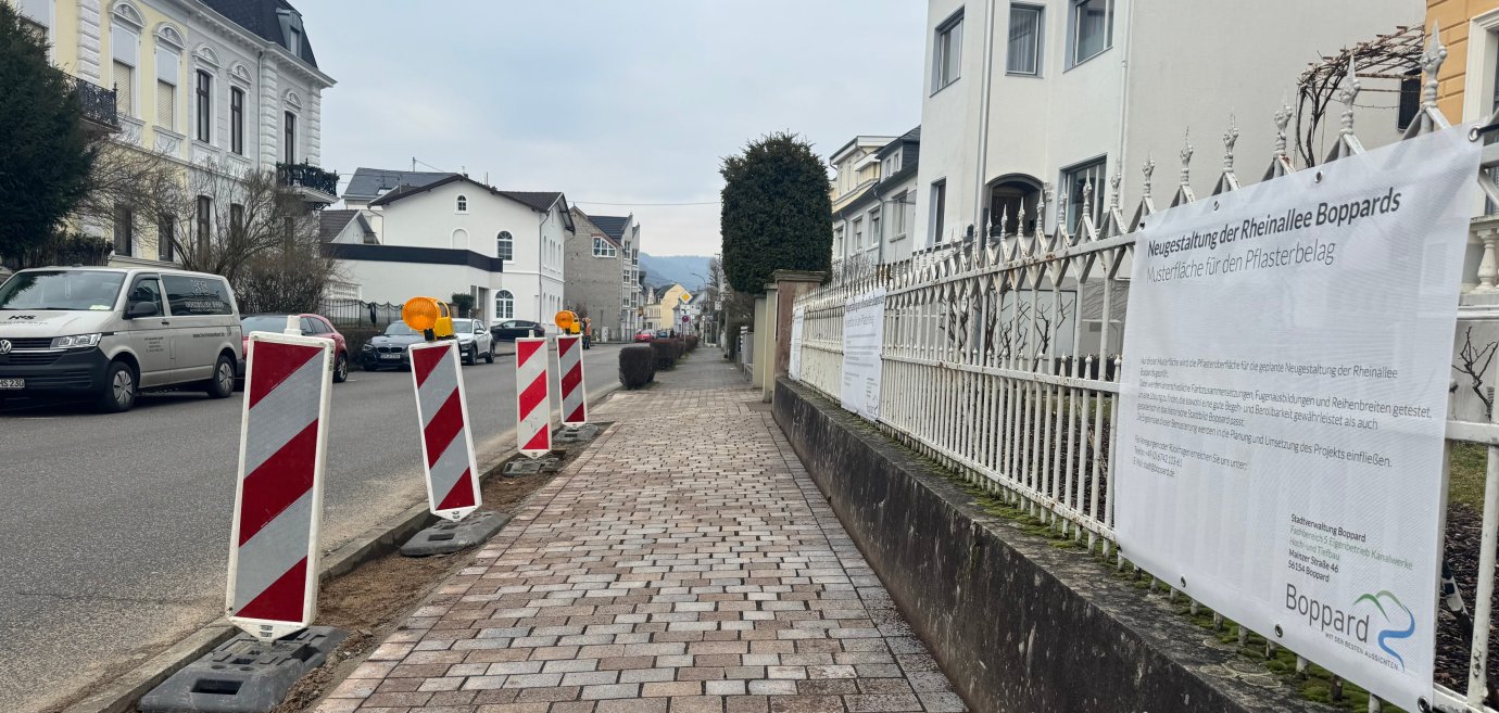 Musterfläche vor der Stadtverwaltung Boppard: Belag für die Neugestaltung der Rheinallee wird ...